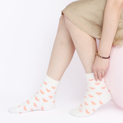 Wholesale girls cute pink heart cosy socks soft fluffy slipper socks women white fuzzy house indoor floor socks