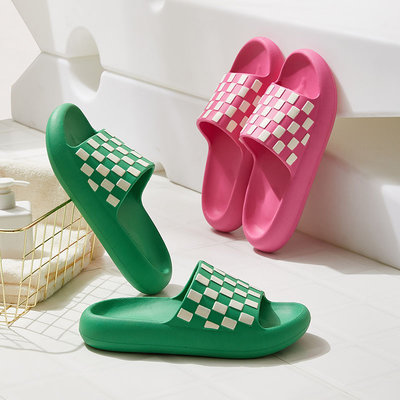 Female cheap bedroom Black White Grid Flat Sandals Adult indoor non-slip Women Slippers for Men home shoes light