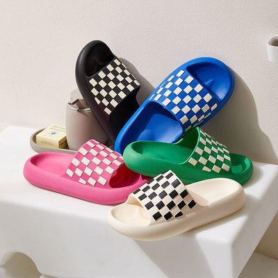 Female cheap bedroom Black White Grid Flat Sandals Adult indoor non-slip Women Slippers for Men home shoes light
