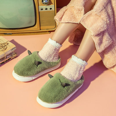 Hot selling new Winter plus plush Home Indoor Slippers good price women cute cartoon soft sole couple Shoes