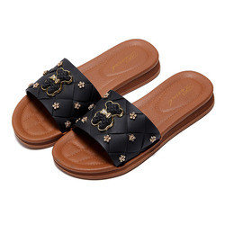 Fashionable non-slip women slippers 2022 summer new soft Breathable cute bear vamp out wear comfortable flat sandals