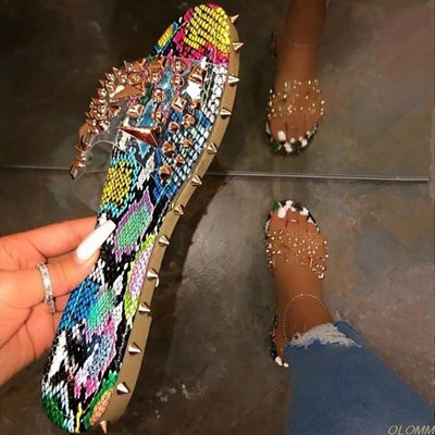 Wholesale Hot Sale Fashion Shiny PU Studded lady summer Sandals Flat Outdoor Slides Slippers Women's Casual Shoes