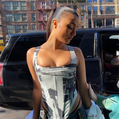 female new sexy low-cut sportswear sleeveless short halter tops tighten waist thin small vest fishbone gym wear summer 2022