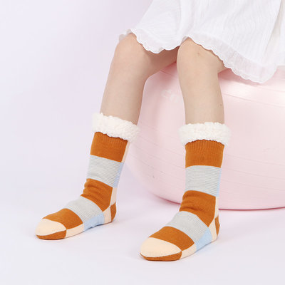 New design in the winter of 2021 college style grid stockings ins street trend medium length slipper socks ladies thick socks