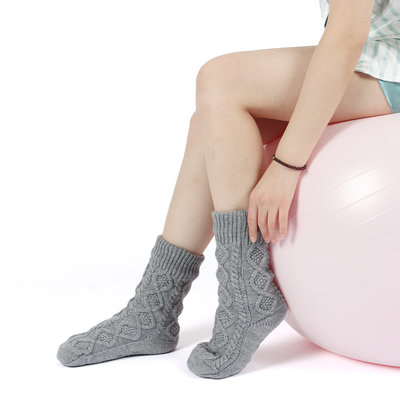 good quality women skin-friendly antiskid socks solid color diamond knitted socks thick slipper socks