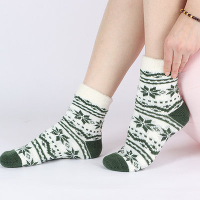 new design women new winter green non-slip comfortable socks knitted soft short socks with fine workmanship slouch socks