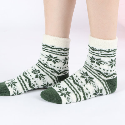 new design women new winter green non-slip comfortable socks knitted soft short socks with fine workmanship slouch socks