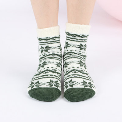 new design women new winter green non-slip comfortable socks knitted soft short socks with fine workmanship slouch socks