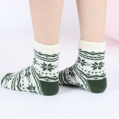 new design women new winter green non-slip comfortable socks knitted soft short socks with fine workmanship slouch socks