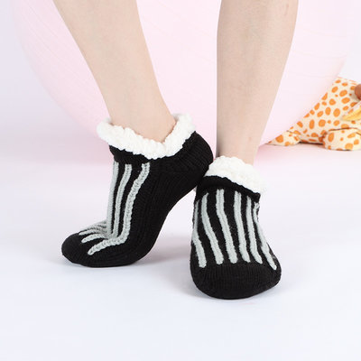 2021 ladies ankle-length short antiskid soft knitted designer socks with stripe pattern women fuzzy fashion Socks