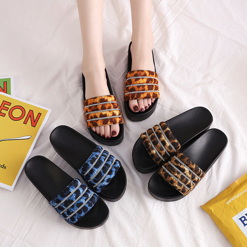 New Design slippers summer Women thick sole non-slip leopard grain shining diamond slides sandals wholesale