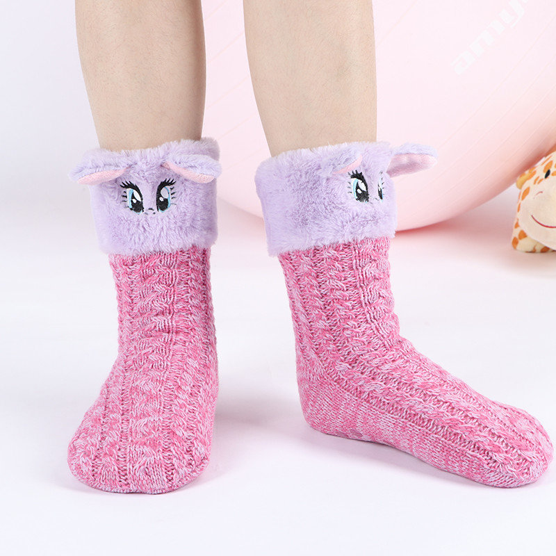 hot sales ladies antiskid soft socks mid-length polyester socks with lovely pattern sherpa socks with many colors