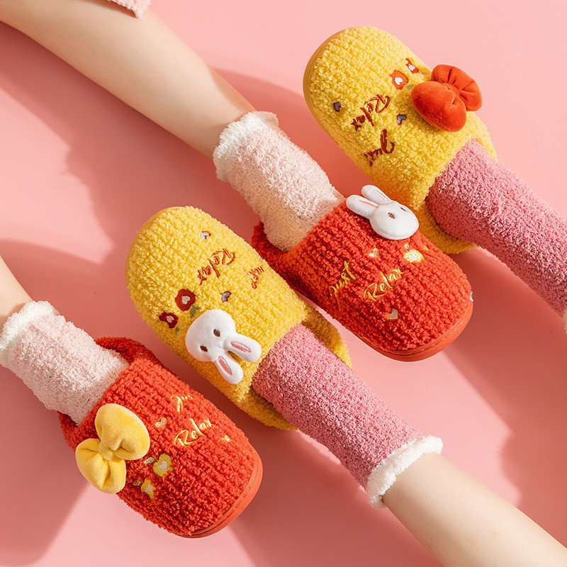 Custom new cartoon design 2021 winter warm slippers female TPR material anti-slip soft sole home shoes in stock