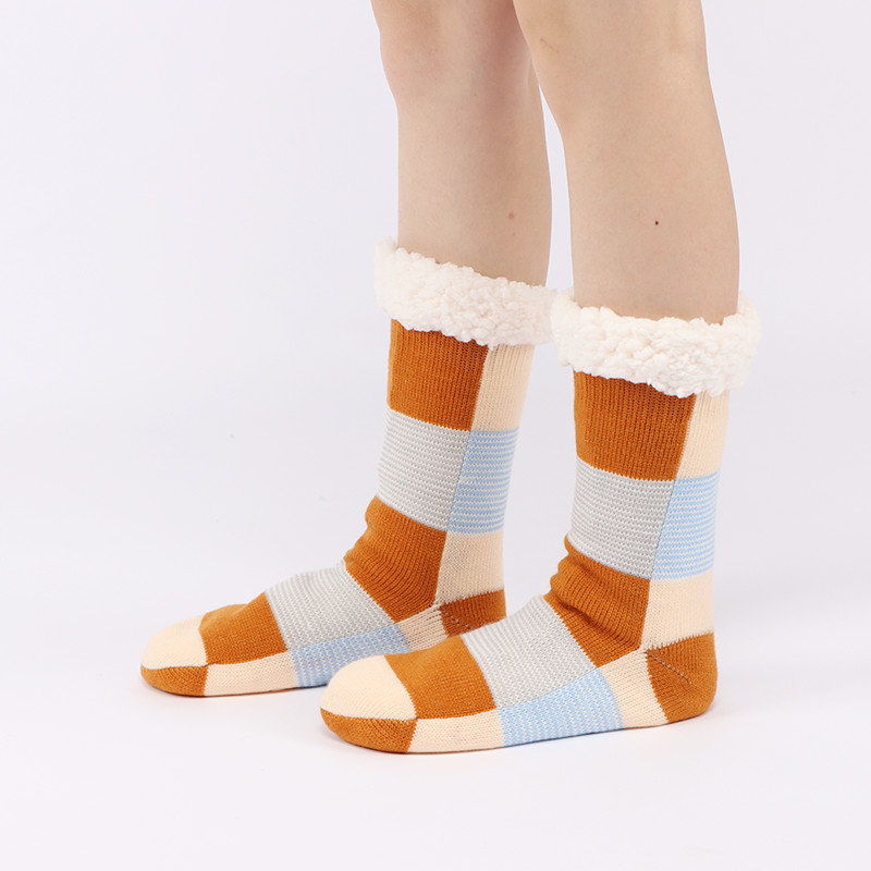 New design in the winter of 2021 college style grid stockings ins street trend medium length slipper socks ladies thick socks