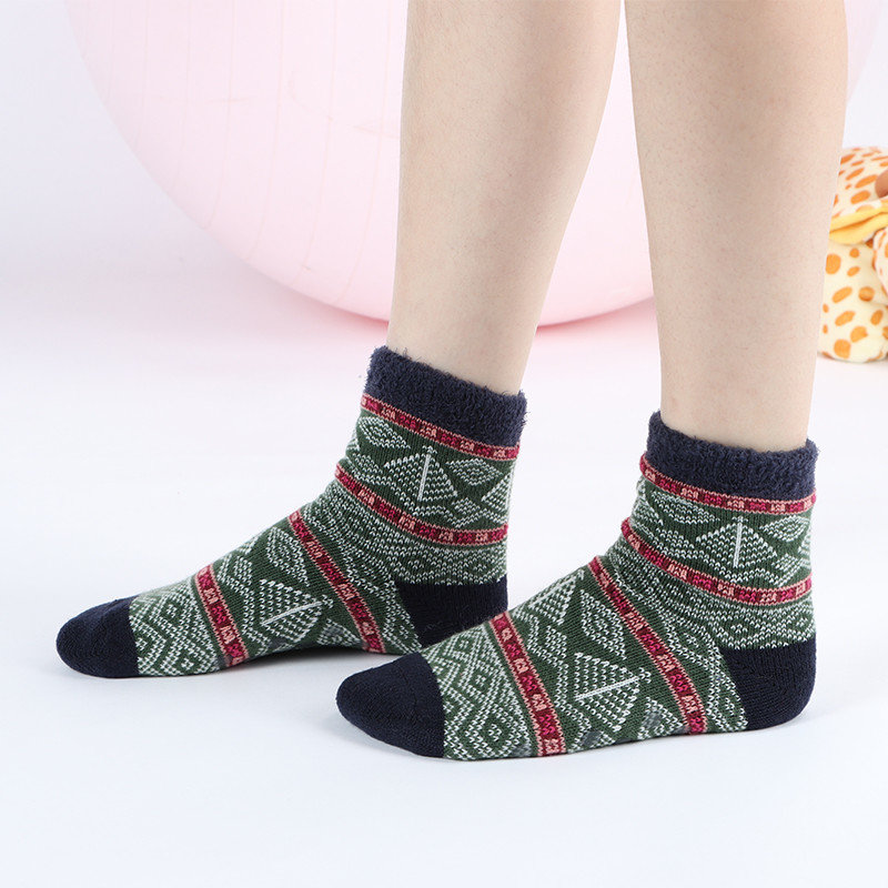 2021 new design female knitted skin-friendly socks non-slip soft green durable casual ankle socks