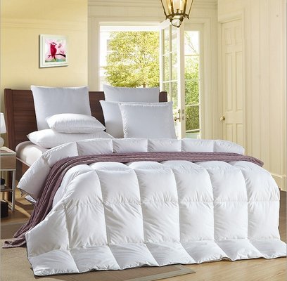 China Alternative Satin Piping White 0.9D Microfiber Quilt / Hotel or Household Comforter supplier