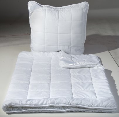 China Polyester Hypo-allergenic Microfiber Quilt / Pillow Bedding Set Binding for 4 Season supplier