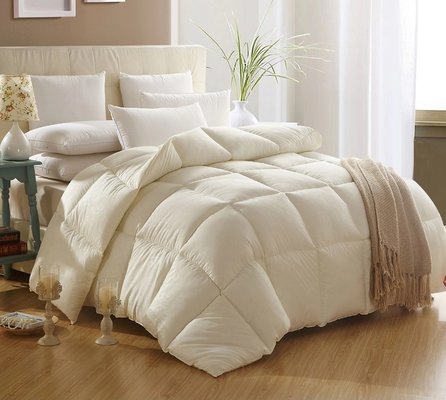 China Customized White Polyester Microfiber Quilt for Adults / Kids , Twin Size or Single Size supplier