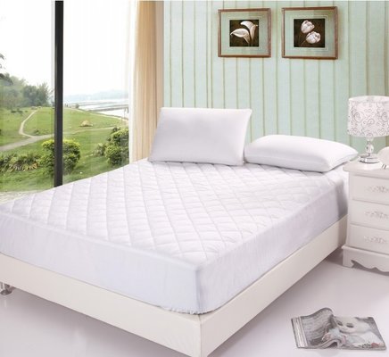 China Quilted Microfiber Filling Hypoallergenic Mattress Cover Waterproof for Bedding Set supplier