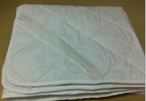 China Plain Polyester Fabric Waterproof Mattress Covers Protectors with Four Corner Anchor Straps supplier