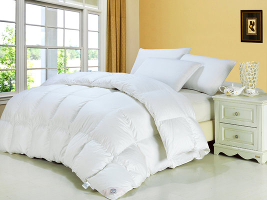 Luxury King 90% White Warm Down Feather Quilt for Winter , Household or Hotel Oversized Quilts supplier