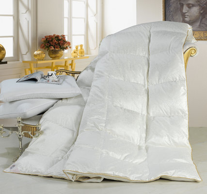 King Embossing Cotton Duck Down Feather Quilt Soft and Warm for Home or Hotel Winter Use supplier