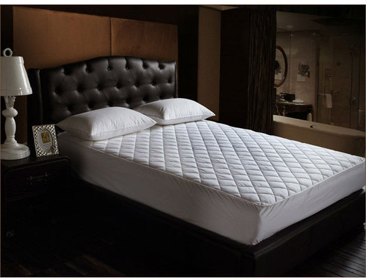 Hotel White Waterproof Mattress Protector Cover with Four Corner Anchor Straps supplier