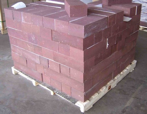 Refractory chrome corundum brick for glass furnace lining