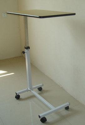 Hospital overbed table mobile with castors , manual adjustment stable bedside table