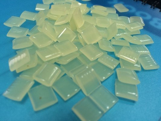 Yellow Clear Hot Melt Pellets Quick Drying Hot Melt Glue For Carton Packaging