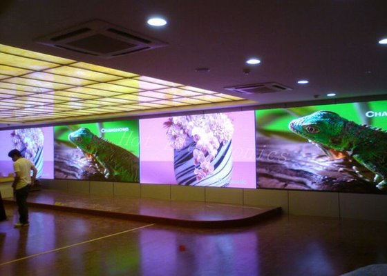 Indoor Digital Advertising Display Screens 1.5 Mm Led Display Hire