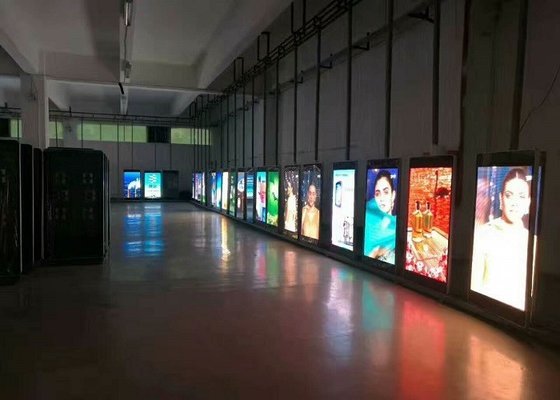 Slim Cabinet SMD LED Poster Display P5 , Lightness Led Light Box Screen Rental