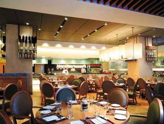 China High End Hotel Lobby Furniture Color Optional Dining Table With Rubber Wood Chair supplier