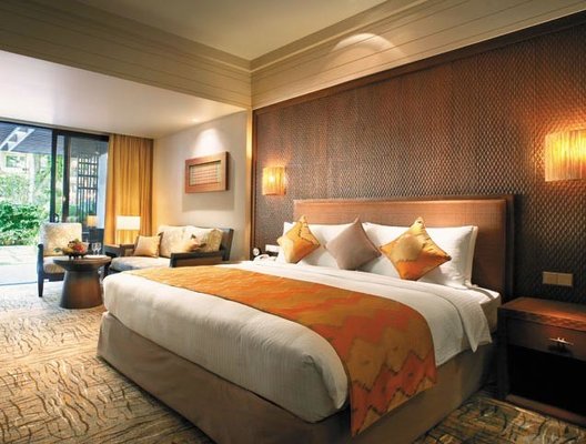 High Grade Hotel Bedroom Furniture Sets With Modern Platform Bed Writing Desk supplier