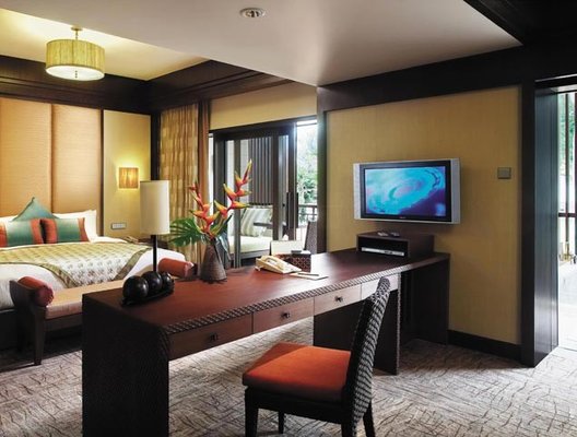 High Grade Hotel Bedroom Furniture Sets With Modern Platform Bed Writing Desk supplier