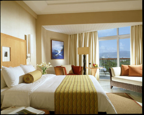 Modern Ash Wood Veneer Hotel Furniture Set With Wood Bed Bench supplier