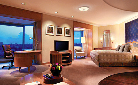 High End Oak Wood  Hotel Style Bedroom Furniture With Mirror Custom supplier