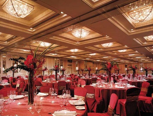 Commercial Hotel Lobby Furniture With Fabric Sofa Solid Wood And Round Dining Table Sets supplier