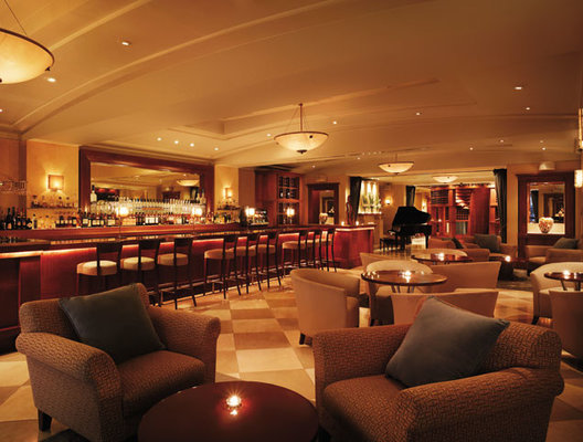 Elegant Hotel Lobby Furniture Leather Lounge Chairs With Dining Table supplier