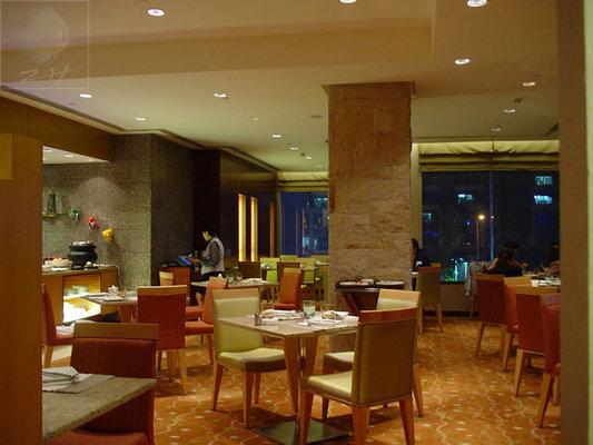Five Star Hotel Lobby Furniture Solid Wood Partition Wall With Ash Wood  Dining Table Chair Uphostery Set supplier