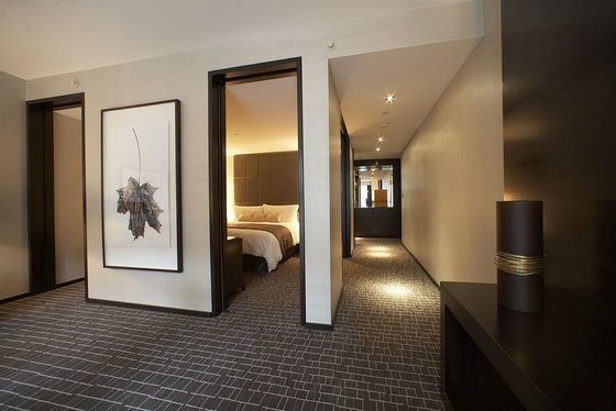 Commercial 5 Star Hotel Bedroom Furniture With Urban Wooden Panel supplier
