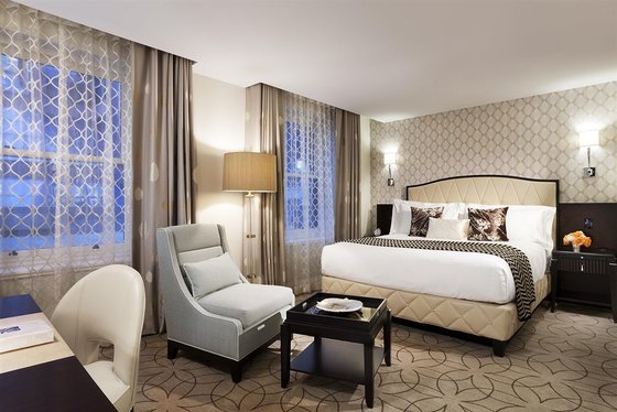 Leather King Size Bed Hotel Furniture Set / 5 Star Hotel Furniture supplier