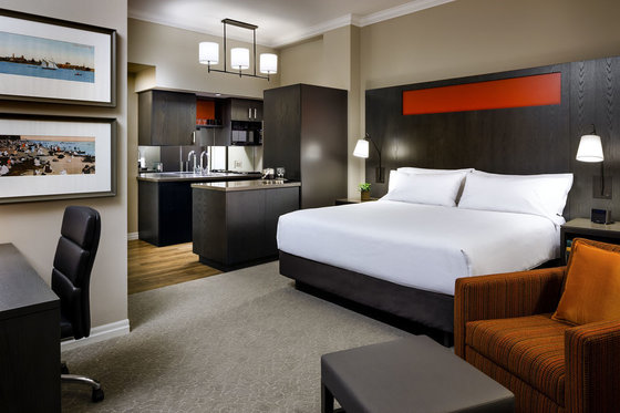 Modern Fashion King Size Bedroom Sets Ebony Finished With Sofa / Solid End Table supplier