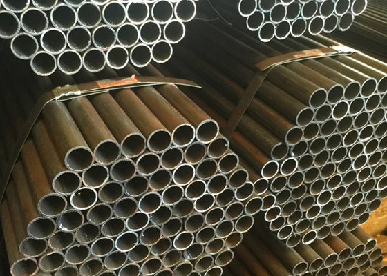 Superfície laminada a alta temperatura sem emenda preta brilhante da tubulação de aço espessura de 1,5 - de 25mm