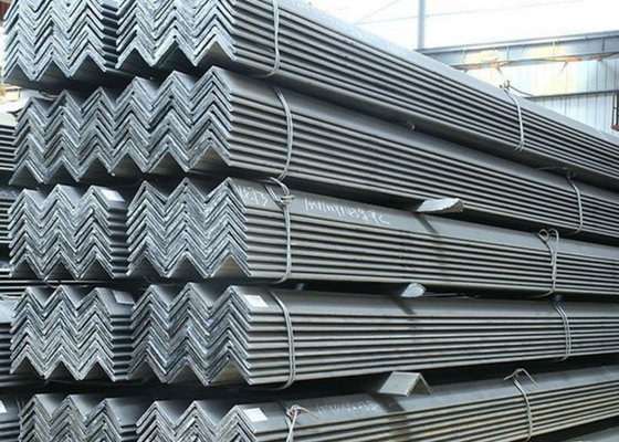 aço laminado a alta temperatura do ângulo do carbono de 30 * de 2.5mm igual/tipo desigual um comprimento de 12 medidores
