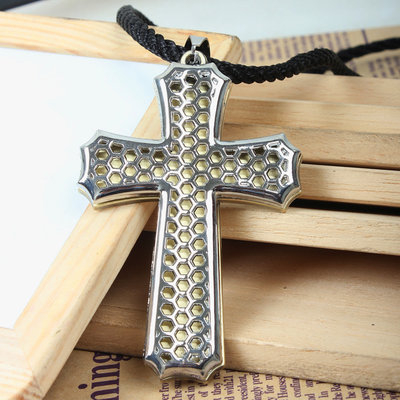 New theme jewelry wholesale hollow cross titanium steel cross pendant QNN4008
