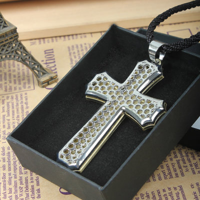 New theme jewelry wholesale hollow cross titanium steel cross pendant QNN4008