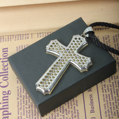 New theme jewelry wholesale hollow cross titanium steel cross pendant QNN4008