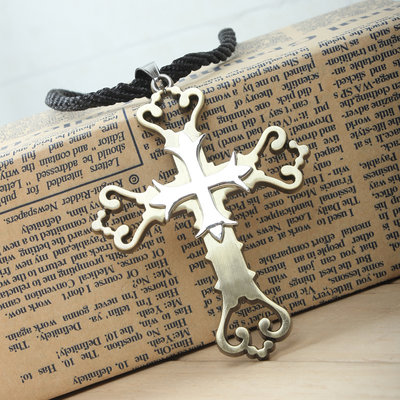 Simple retro hollow carved pendant cross pendant wholesale alloy fittings QNN4018