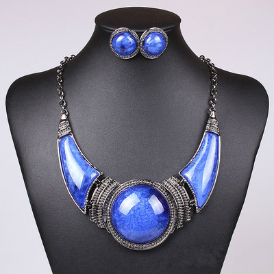 Colored resin necklace  Round necklace crescent necklace plating gun black necklace with earrings MD1410